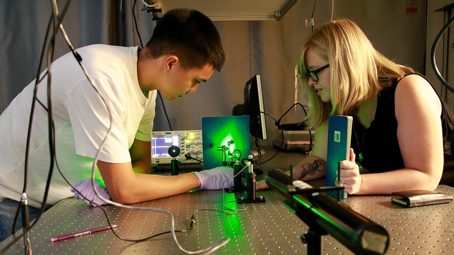 Knight Campus internship program propels students into science careers ...