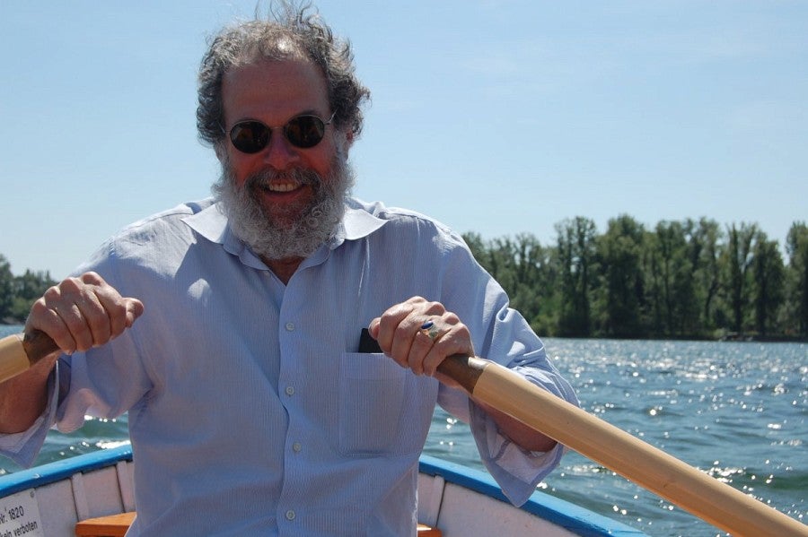 UO Abroad: Journalism chair Peter Laufer teaches foreign correspondence ...