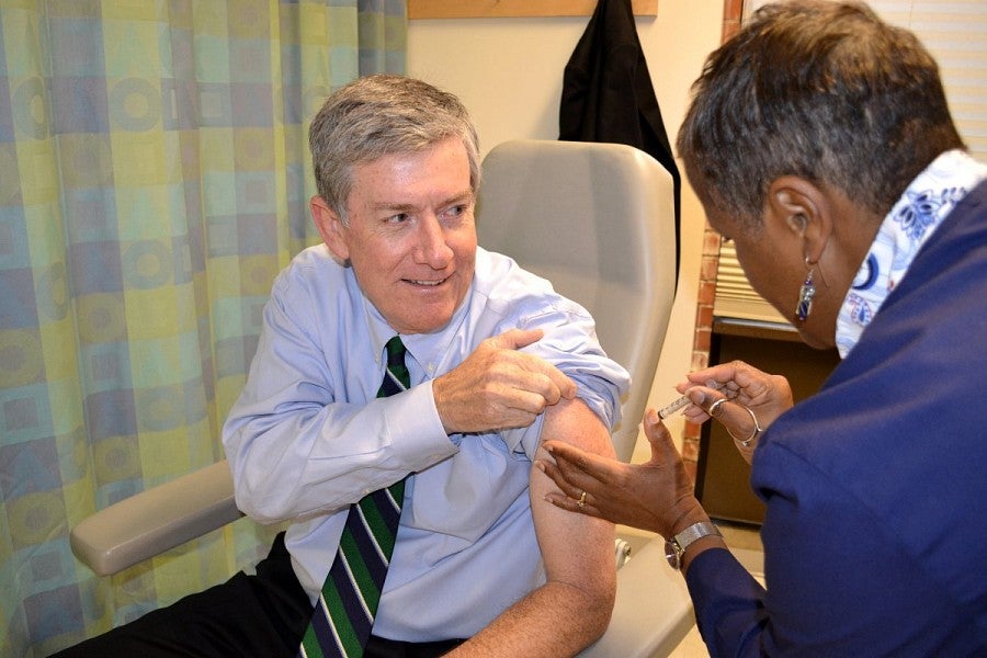 UO president leads by example – to flu shot clinic | OregonNews